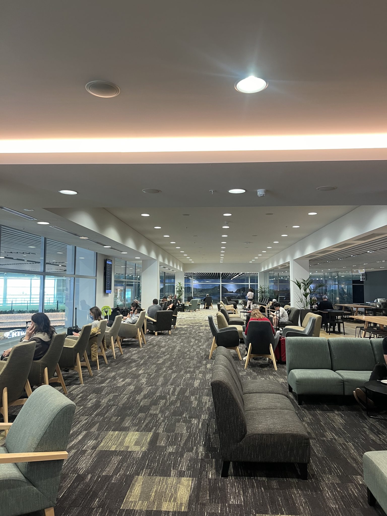 Strata Lounge Auckland Review | RoundAbout Travel
